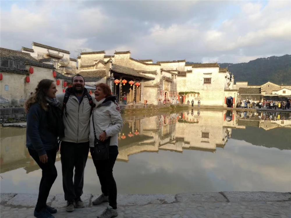 2-Day Huangshan Summit & Hot Springs