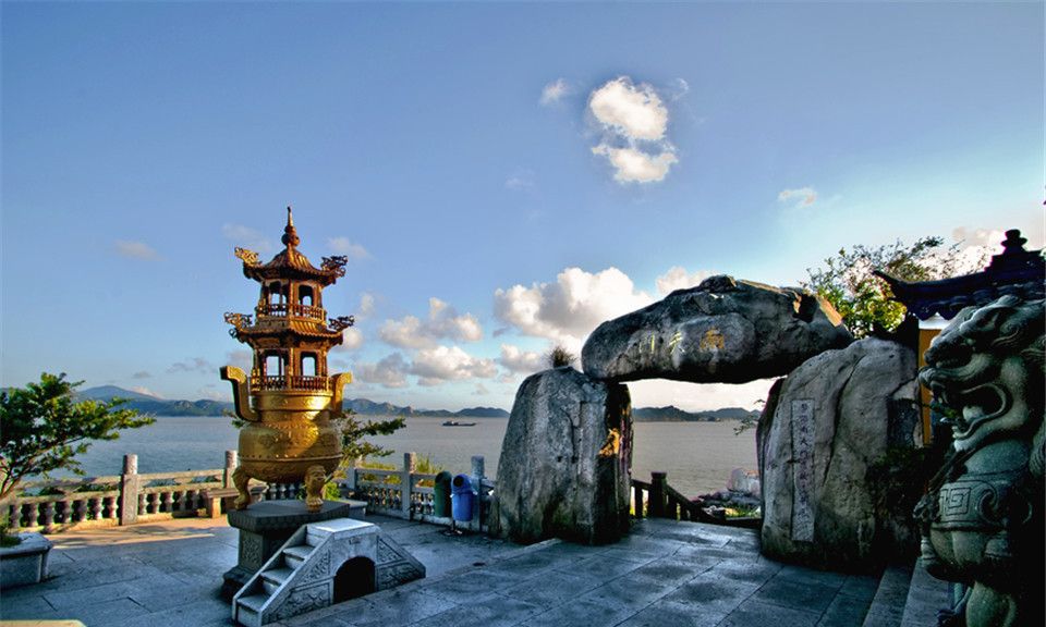 Enjoy a seamless 2-day Putuo Island Buddhism pilgrimage tour from Shanghai