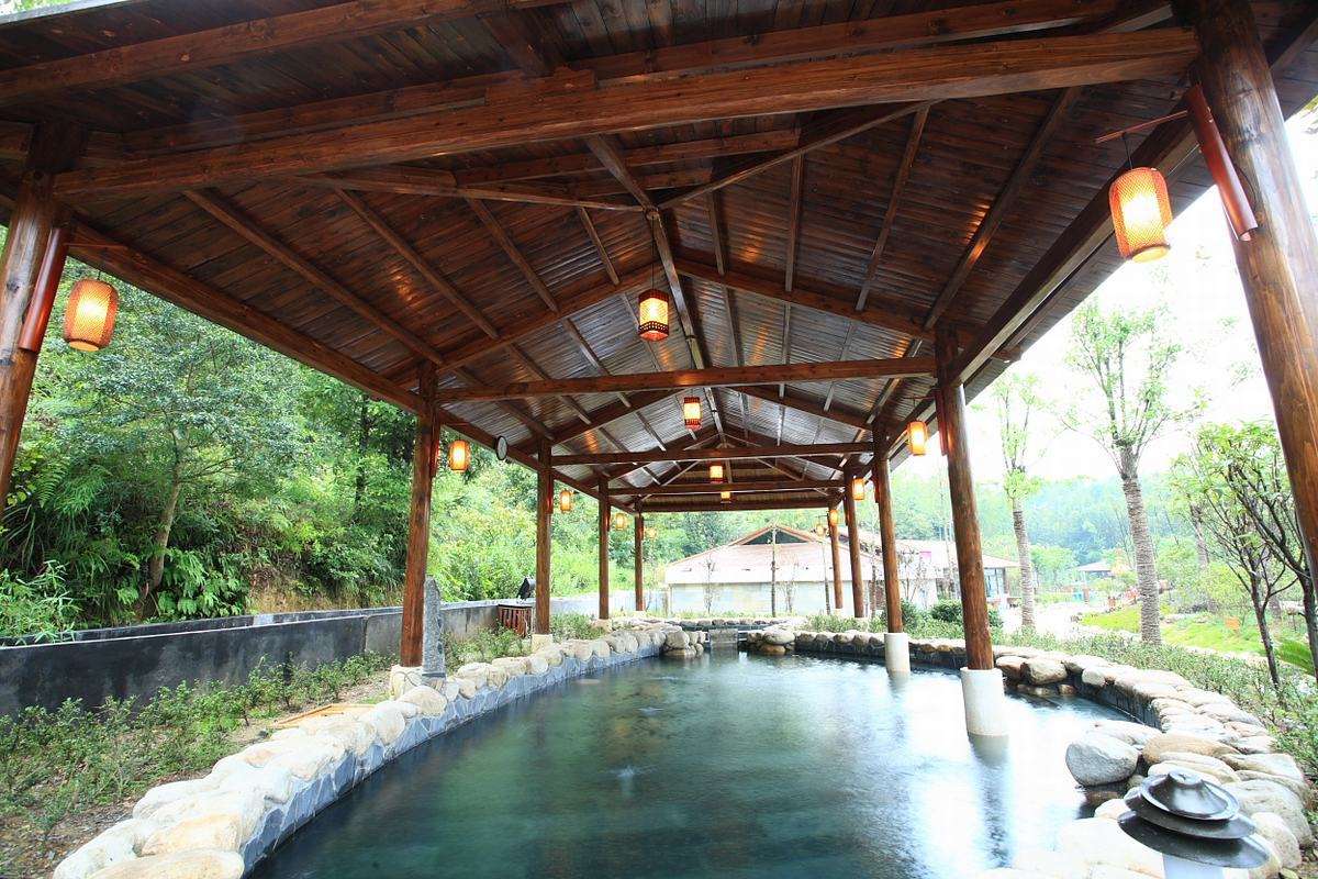 2 Days Huangshan Hot Spring Relaxing Tour in Winter | Shanghai ...